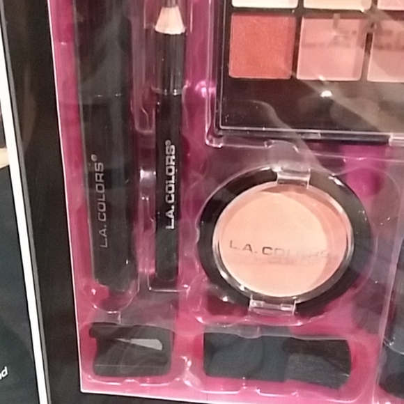 L.A. Colors | Makeup | 2 Pc Beauty Set | Poshmark